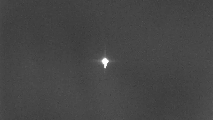 Astronomii surprind o imagine strălucitoare a miezului rachetei care se prăbușește din China