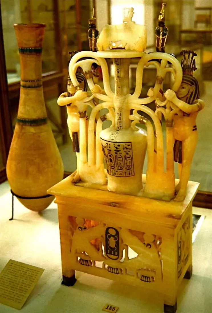 Borcane cu parfum de calcit din mormântul lui Tutankhamon, 1323 î.Hr