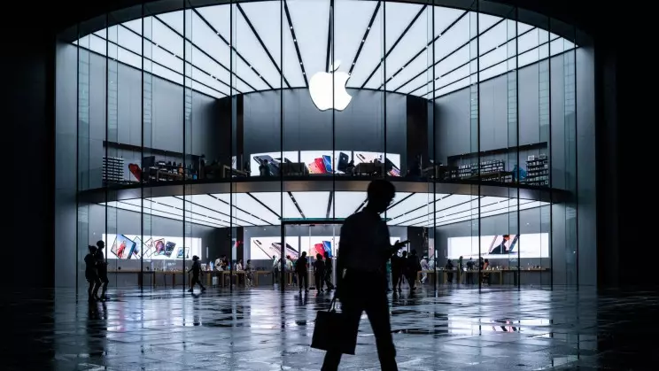 Apple-k erabiltzaileen pribatutasuna konprometitu du Txinan negozioak egiten jarraitzeko