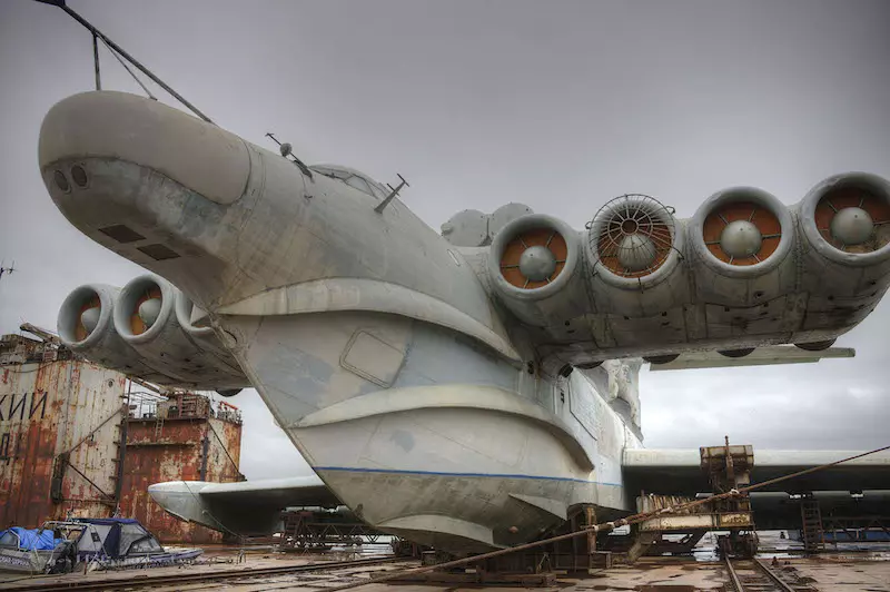 Hano reba neza kuri Soviet Navy yo muri 1987 Lun-Class Ekranoplan