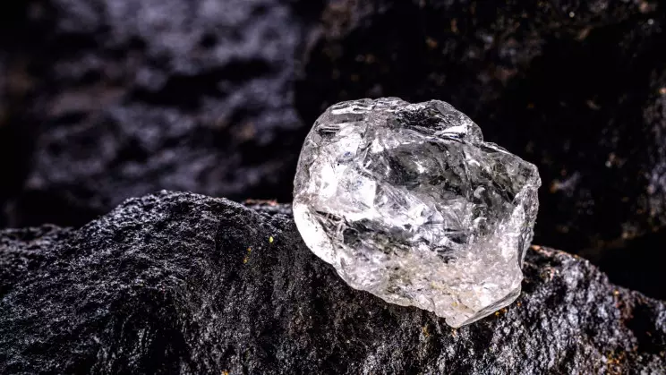 Diamanten werfen Liicht op wéi super déif Äerdbiewen optrieden