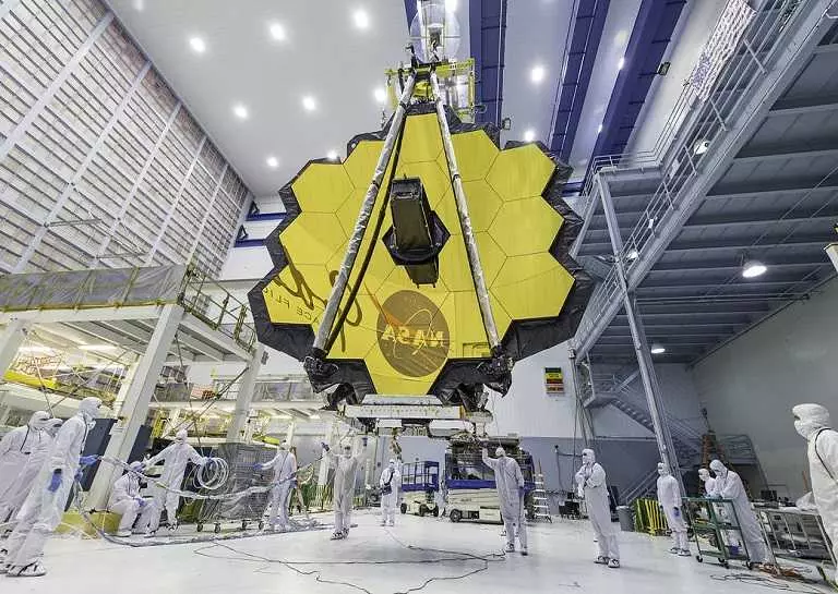 James Webb Telescope qed jittella' bil-krejn