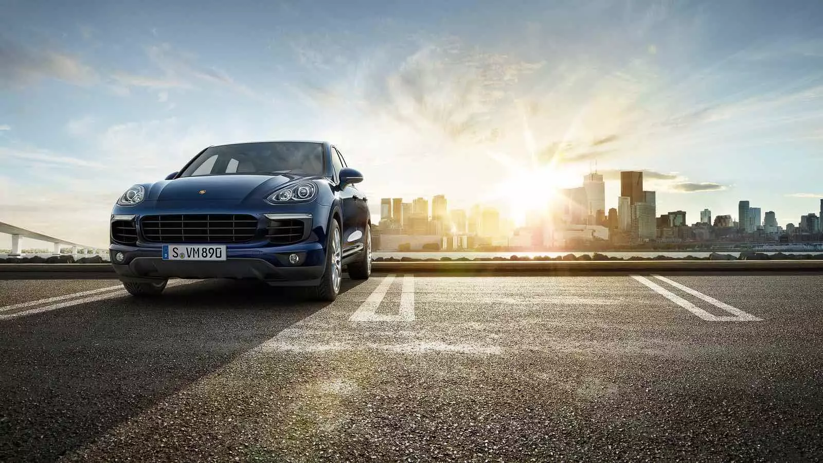 Porsche Cayenne E Tlola Rekoto e Ncha ea ho Hlōla Lifofane tse kholo ka ho fetisisa tsa bapalami lefatšeng