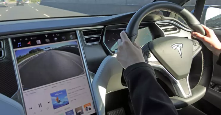 Sa wakas, Inihatid ng Tesla ang 'Full Self-Driving' Beta 9.0