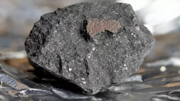 Taariikhaha Meteorite-ka Naadirka ah ee Boqortooyada Midowday ee Ku-laabashada Bilawga Nidaamka Qorraxda, 4.5 Bilyan sano ka hor