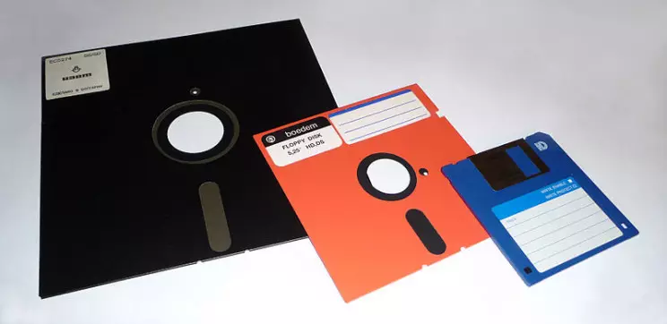 oude tech nog steeds gebruikt floppy