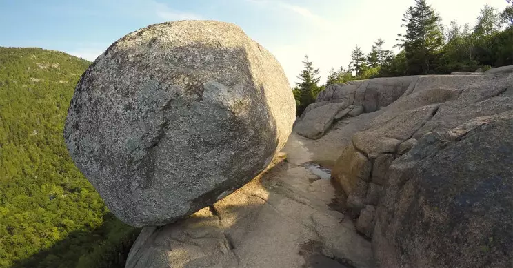 Bubble Rock no Parque Nacional Acadia do Maine