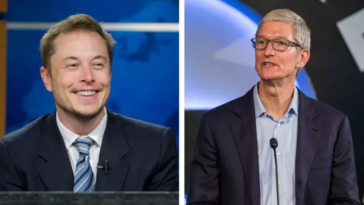 Elon Musk는 Tim Cook이 Tesla를 인수하도록 요청했을 때 Apple의 CEO로 제안되었다는 주장을 받았습니다.