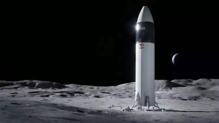 Ілон Маск каже, що місячний зоряний корабель може бути готовий «швидше» ніж у 2024 році