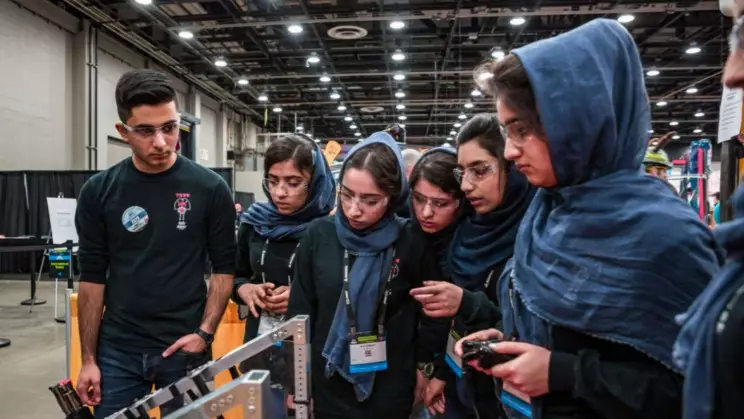 សមាជិកមួយចំនួននៃក្រុម Afghan All-Girls Robotics Team ទីបំផុតបានរត់គេចពីប្រទេស