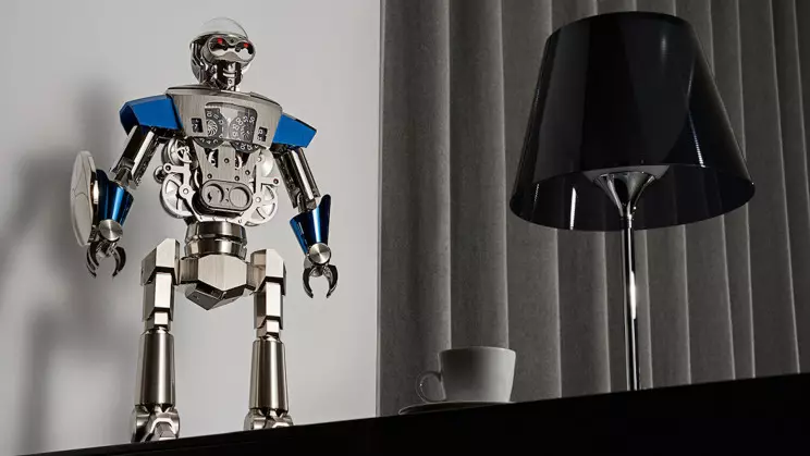 Lokhu $57,750 Robot Table Clock Iyinkimbinkimbi Njengoba Kuzwakala