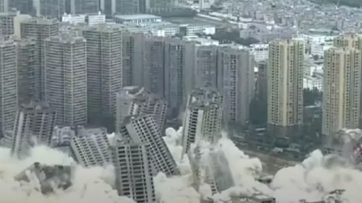 Tan-awa ang 15 ka Skyscraper nga Dungan nga Mibuto Sa Mass Demolition