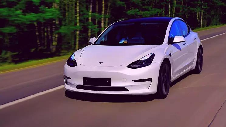 Software ea Tesla ea 'Full Self-Driving' e ka Bulela Bakhanni ba Bang ba Bang. Na re Lokela ho Tšoenyeha?