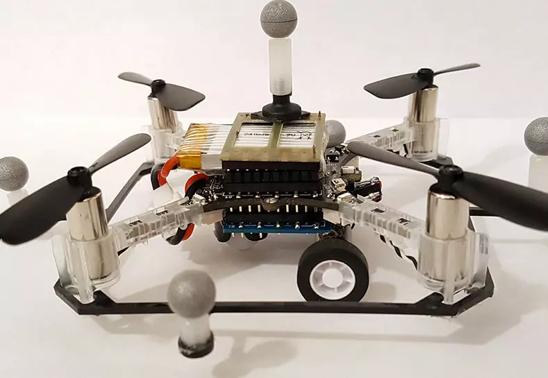 MIT's New Swarm nke asatọ Quadcopter Drones nwere ike na-efe efe na ịnya ụgbọ ala