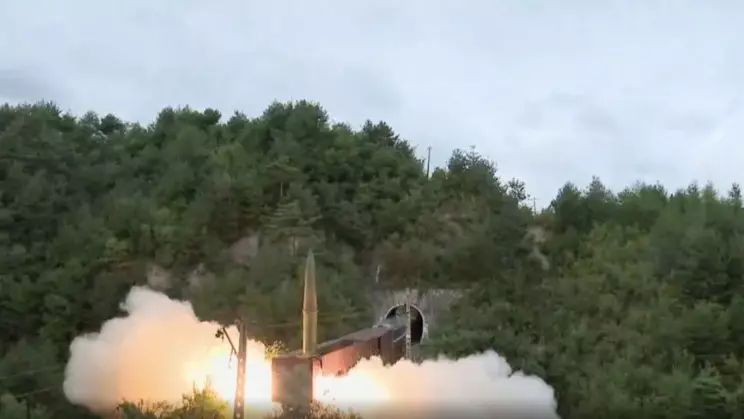 Kijk hoe Noord-Korea ballistische raketten lanceert vanuit treinen