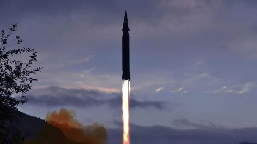 Şimali Koreya İlk Hipersonik Raket Sınaqının Uğurlu Olduğunu İddia edir