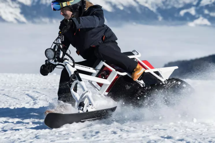 De earste elektryske snowbike fan 'e wrâld is klear om troch winterhellingen te riden