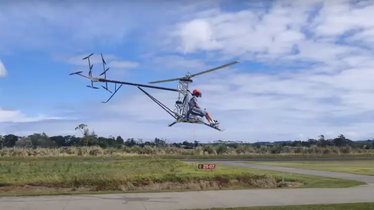 Helikopter Sadaya-Listrik Leutik nganggo 7 Rotor Buntut pikeun Setir Sampurna