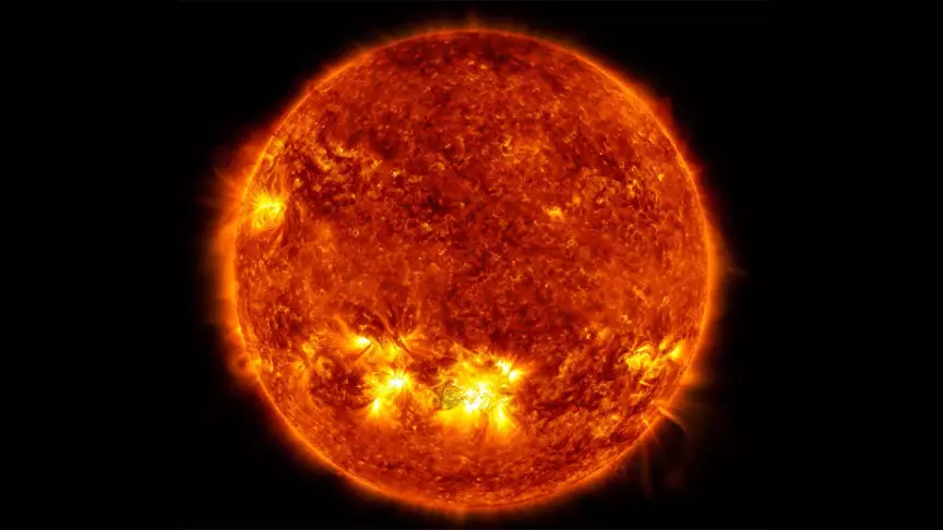 D'Sonn hat e ganz aktive Oktober voller Sonneflares, bericht d'NASA