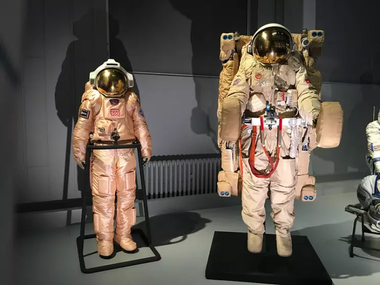 sebetsa paperclip spacesuits