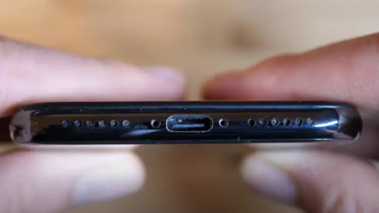 Das weltweit erste USB-C-iPhone für 86.001 $ auf eBay versteigert und verkauft