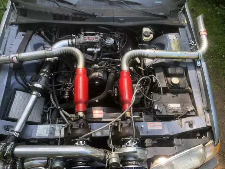 Este Ford Thunderbird como Mad Max apareceu no mercado de Facebook. É legal?