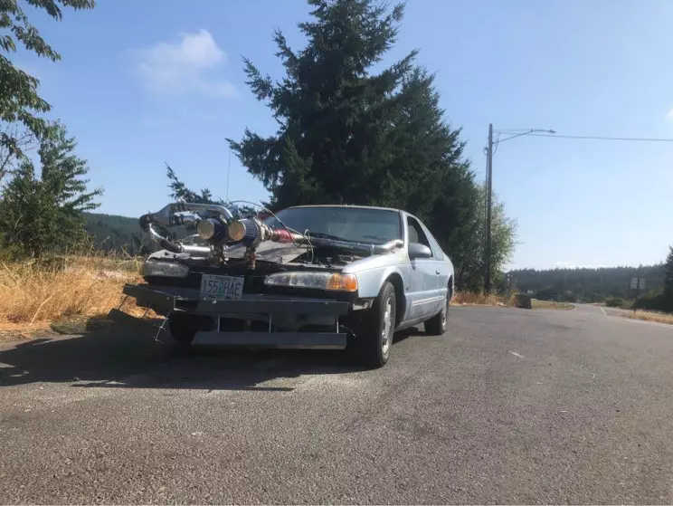 Deze Mad Max-achtige Ford Thunderbird verscheen op Facebook Marketplace. Is het legaal?