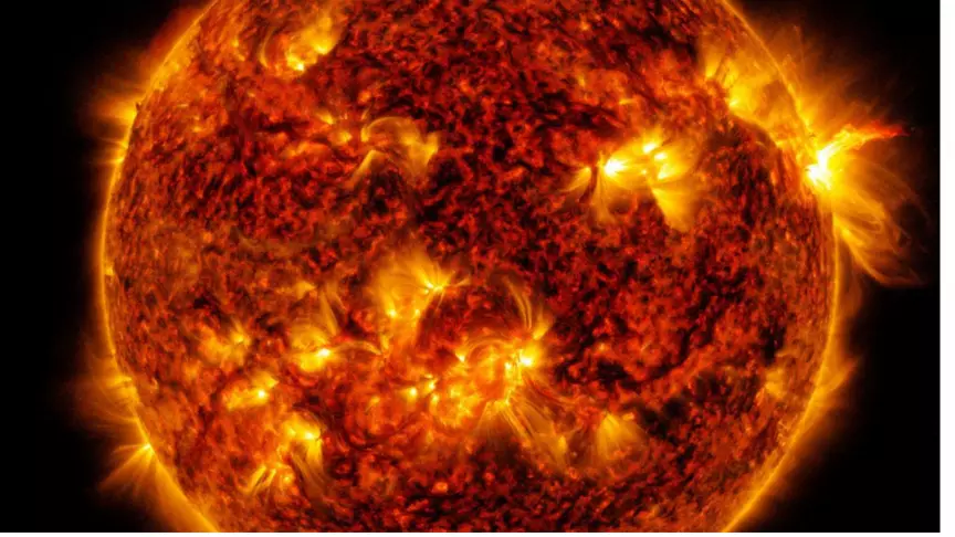 美國宇航局捕捉到溫和的太陽耀斑圖像，因為它在太陽上爆發