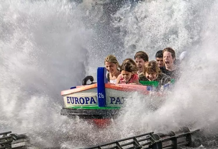 12 sa Pinaka Nakakakilig na Water Slides sa Buong Mundo