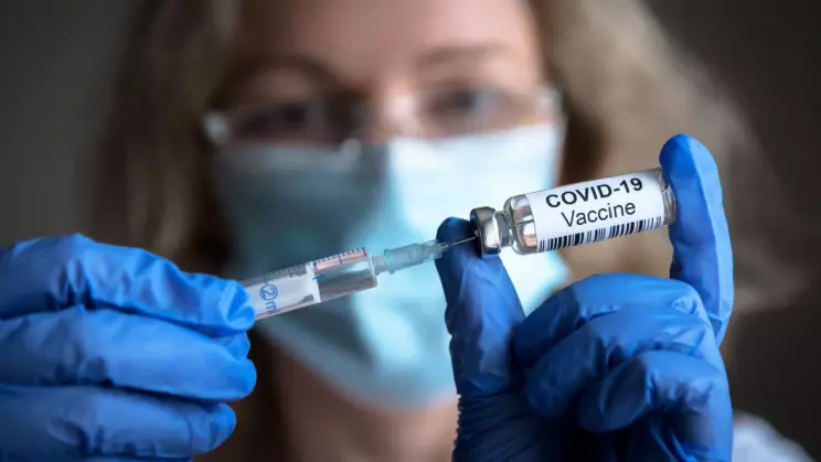 Хуучин COVID-19 вакцинууд Omicron-аас хамгаална гэж Оксфорд, БиоНТех гэх мэт