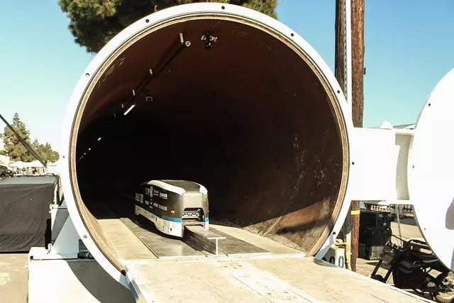 ganda la WARR Hyperloop ndani ya mirija ya SpaceX