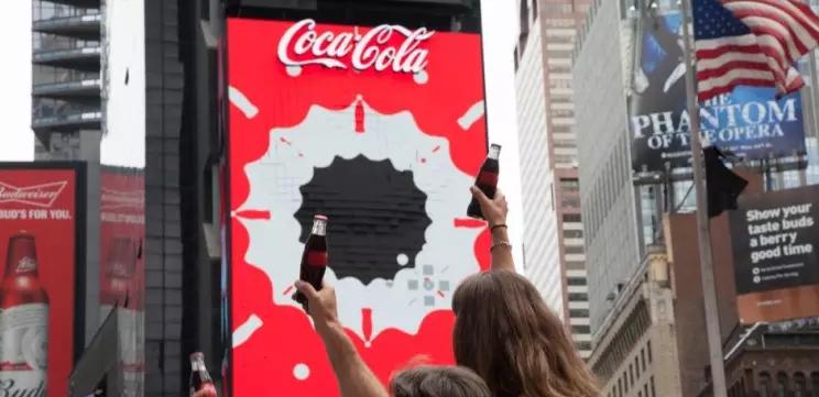 Coca Cola представила перший у світі тривимірний роботизований знак на Таймс-сквер