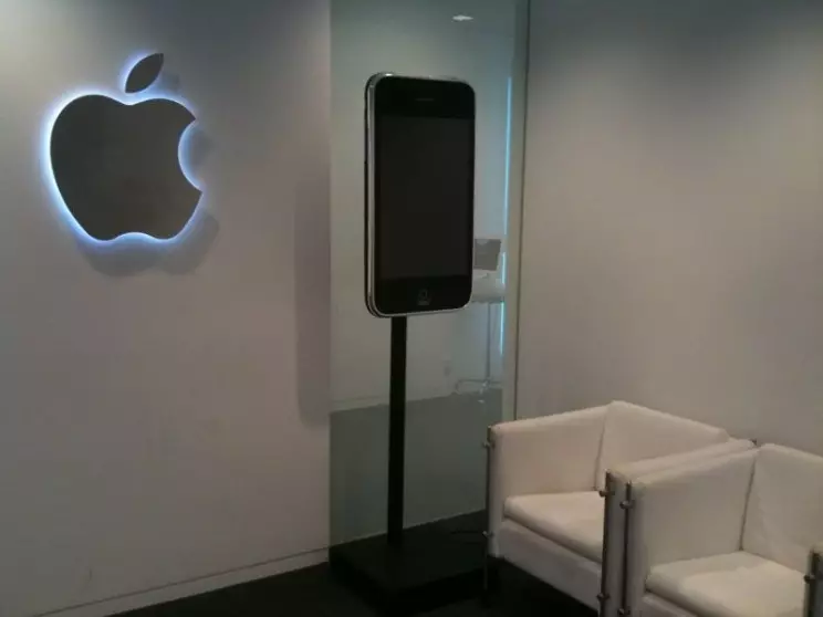 Apple_lobby_japon