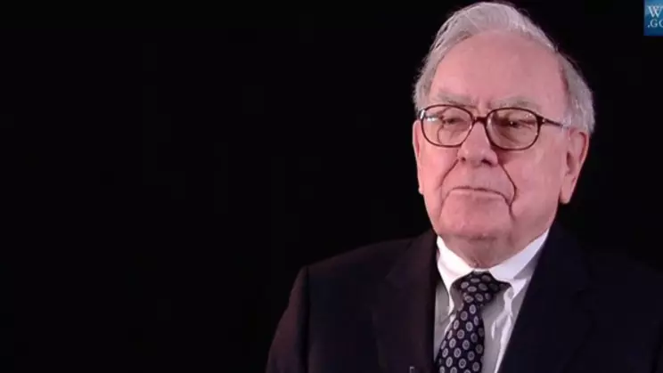 Ní cheannóidh Warren Buffett an Bitcoin ar fad ar domhan ar $25