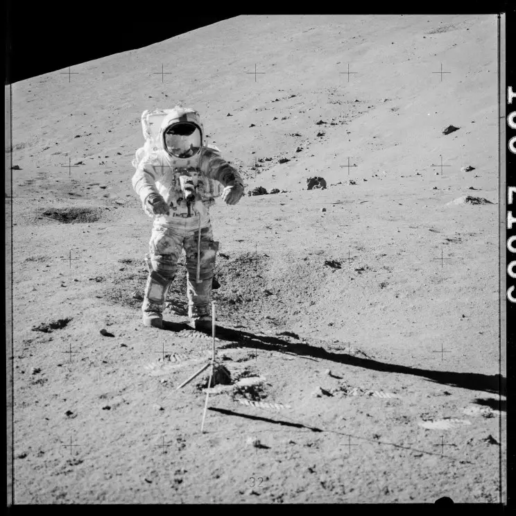 O 'Abridor de latas Apollo' da ESA abrirá unha caixa de terra lunar de 50 anos de antigüidade 43201_2
