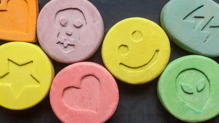 Shkencëtarët kanë konfirmuar zyrtarisht përfitimet e MDMA në trajtimin e PTSD