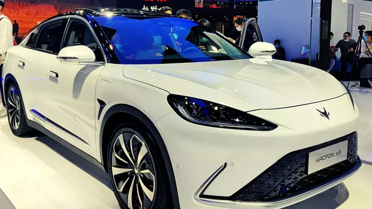 A kínai Huawei szerint új modellje jobb, mint a Tesla Model Y