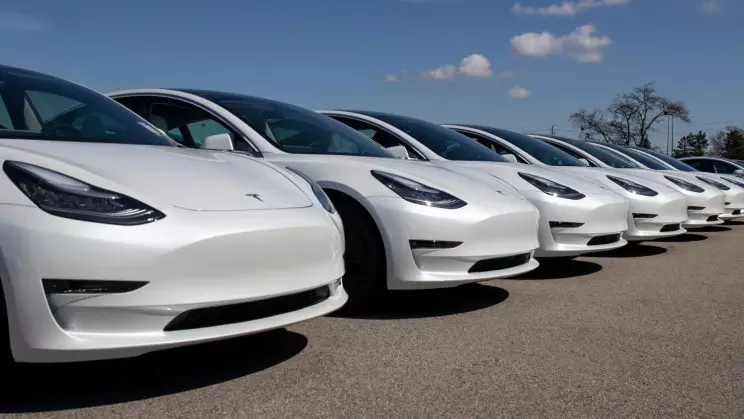 I-Tesla Ilethe Izimoto Eziseduze Nezigidi Ezingu-1 ngo-2021, Ngokuphindwe Kabili Ngo-2020