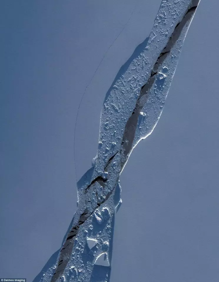 Onlangse satellietbeelde wys die kraak in detail