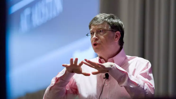 Bill Gates-ek espero du COVID-19 gripearen antzekoa izatea Omicronen igoeraren ondoren