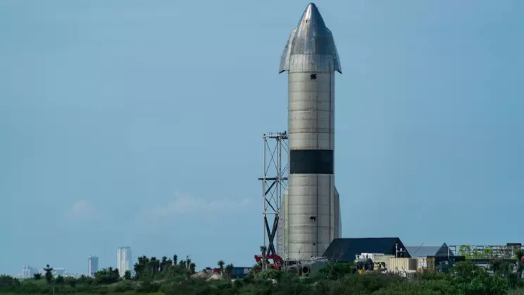 SpaceX huet en $ 102 Millioune Kontrakt gewonnen fir Hëllef a Militär Cargo ze liwweren