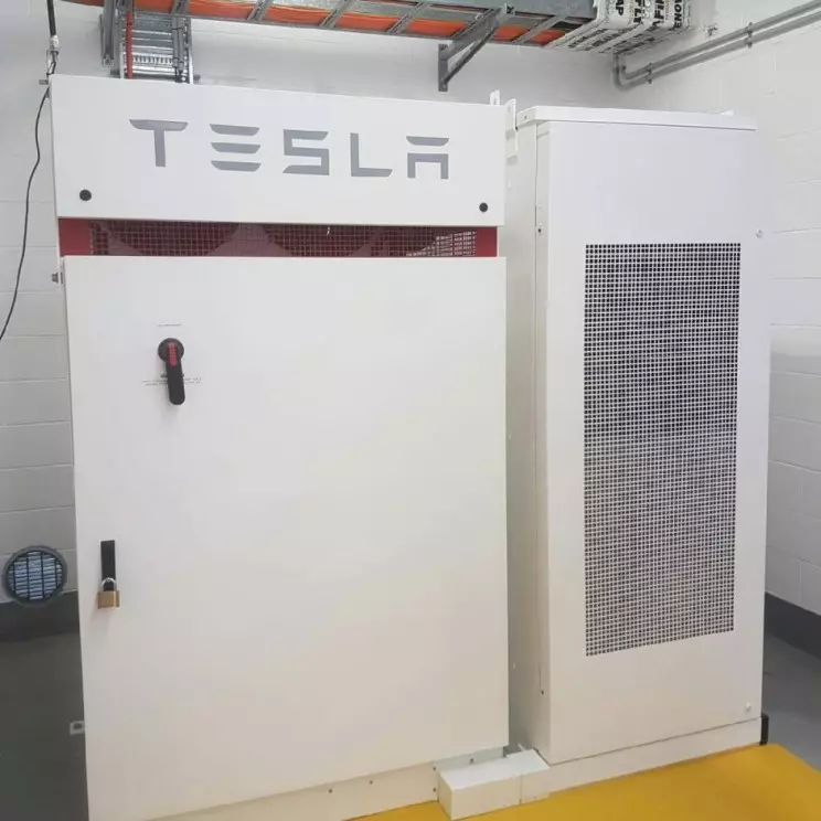 Einn Tesla Powerpack bjargaði þessum ástralska bæ 1,5 milljónum dala