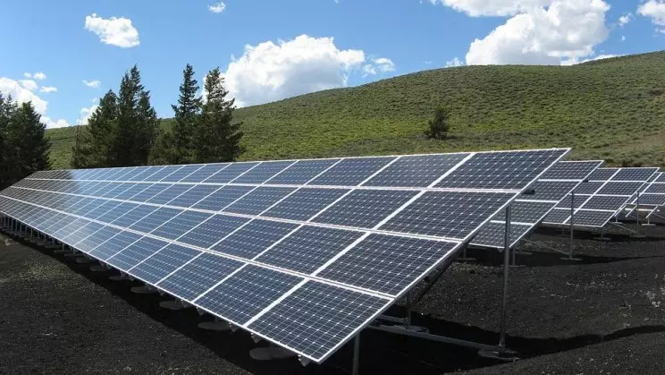 Rapora Nû Dibêje Roj Di Cîhanê de Çavkaniya Enerjiyê ya Herî Zêde Pêşve Diçe ye