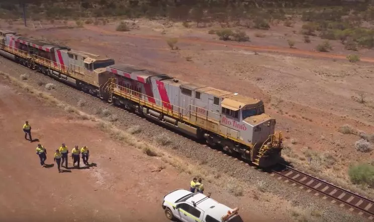 Il primo treno merci completamente autonomo al mondo ha appena completato una corsa pilota di 100 km