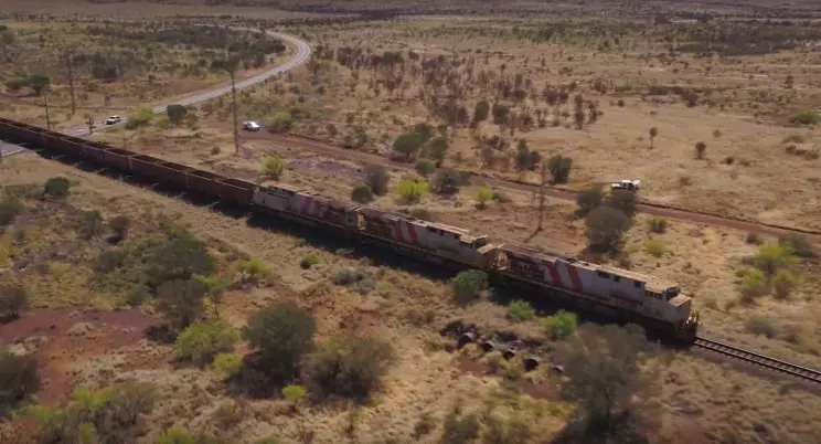 Il primo treno merci completamente autonomo al mondo ha appena completato una corsa pilota di 100 km