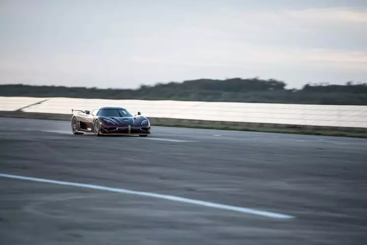 Yon Koenigsegg Agera RS jis kraze dosye 0-400-0 km/h Bugatti Chiron