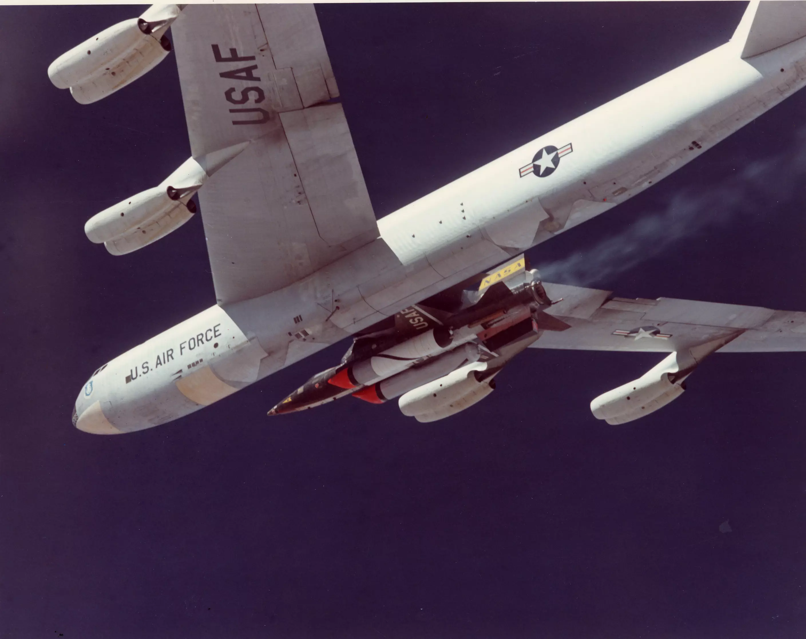 အမေရိကန်သမိုင်းတွင် အမြန်ဆုံးလေယာဉ် X-15 ၏ ရင်သပ်ရှုမောဖွယ် ဓာတ်ပုံ ၁၆ ပုံ
