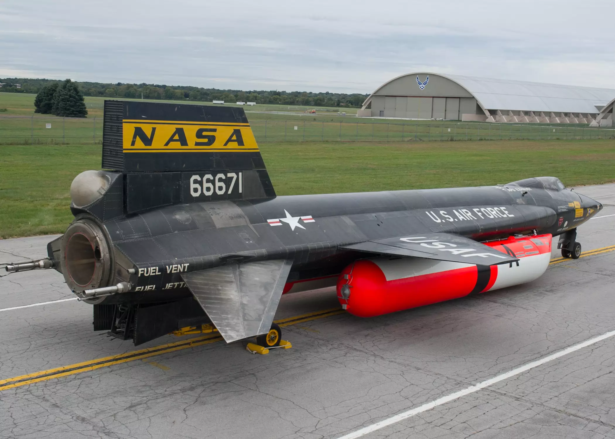 အမေရိကန်သမိုင်းတွင် အမြန်ဆုံးလေယာဉ် X-15 ၏ ရင်သပ်ရှုမောဖွယ် ဓာတ်ပုံ ၁၆ ပုံ