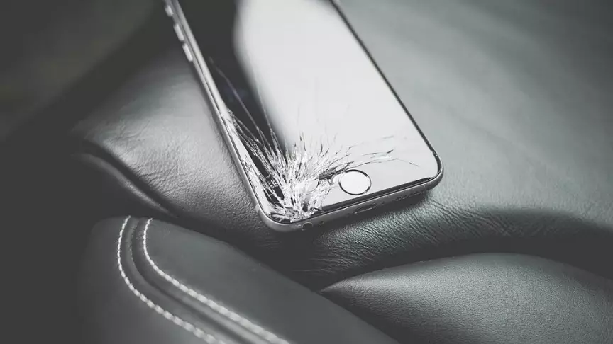 מחקר חדש מראה שטלפונים סדוקים עשויים להיות לא בתאונה