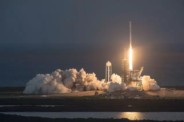 SpaceX úspešne vypustila svoju druhú raketu Falcon 9 za tri dni